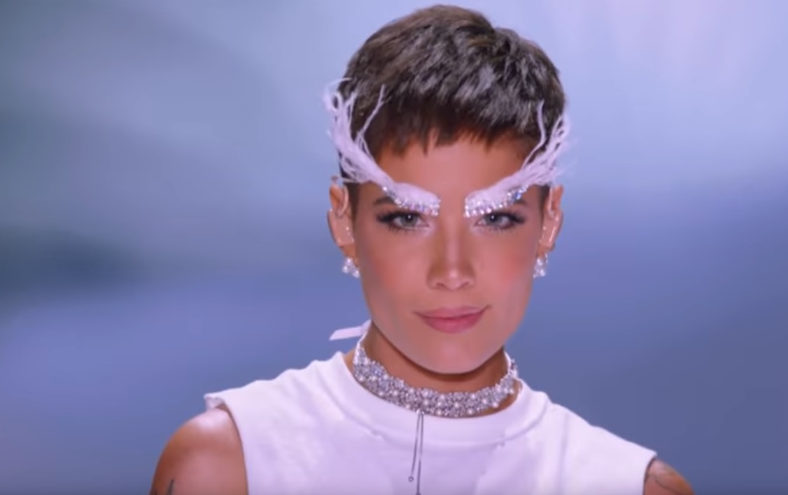 Halsey en vivo «Without Me» Live From The Victoria’s Secret 2018 ...